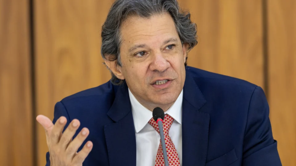 Ministro Fernando Haddad dá entrevista na manhã de hoje ao canal ICL ...