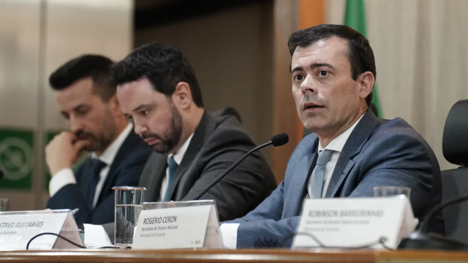 Resultado primário ficará perto da meta fiscal, diz Ceron