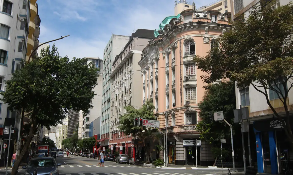 Imóveis e terrenos vazios no centro de SP poderiam abrigar mais de 202 ...