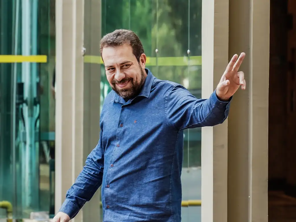 Boulos diz ter dois adversários: um é o bolsonarismo