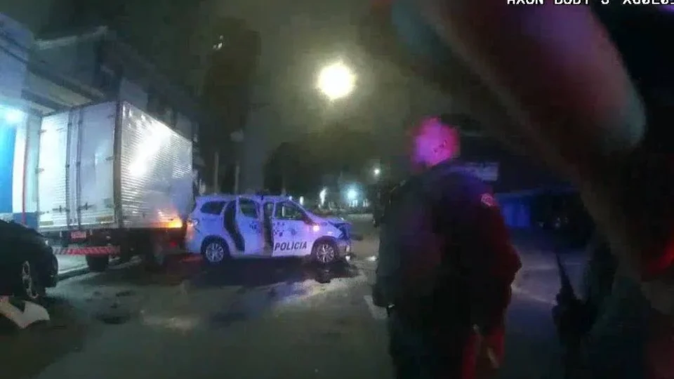 Policiais disputam racha e batem viatura em SP; veja o vídeo - ICL Notícias
