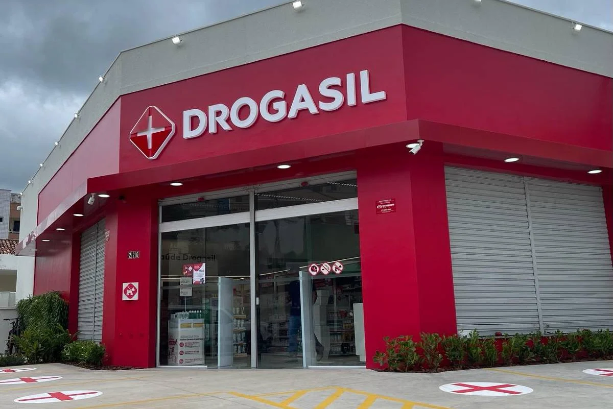 Anvisa proíbe Raia Drogasil de vender medicamentos das marcas Needs e Bwell