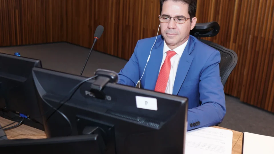 Relação suspeita entre desembargador e JBS trava pagamento a 3 mil ...