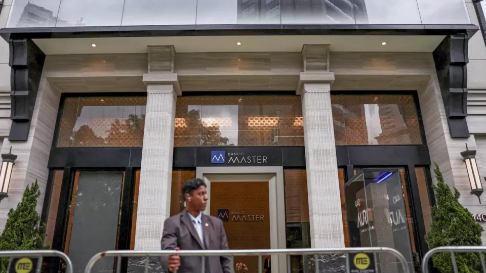 Com prazo vencido, BC adia resposta ao TCU sobre liquidação do Banco Master