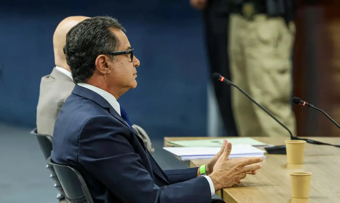 Moraes barra trabalho na Marinha de almirante Garnier, condenado por ...