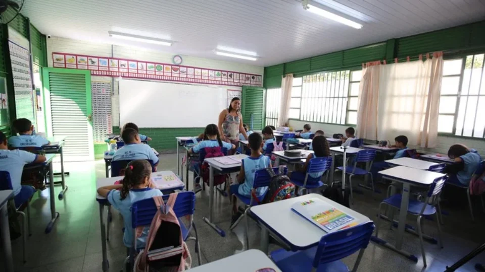 Senado aprova aumento do piso salarial dos professores
