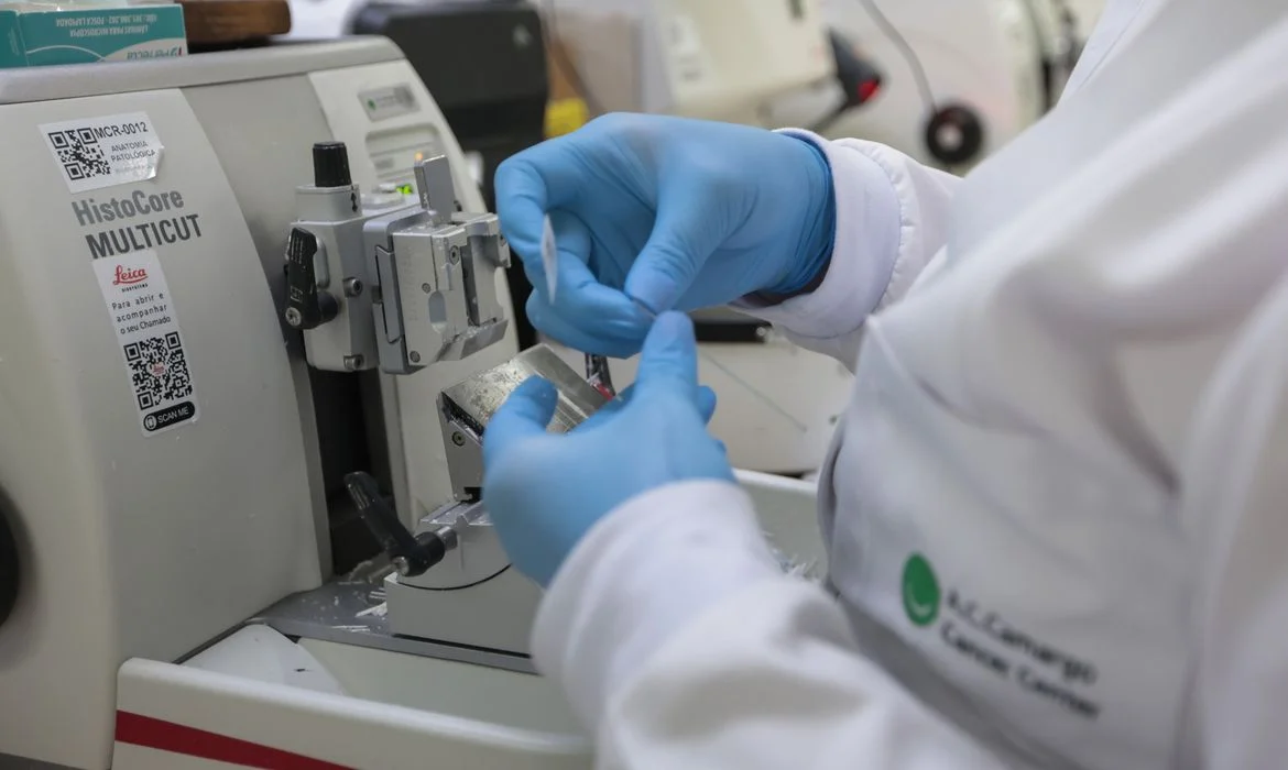 SUS inclui nova terapia para pacientes adultos com leucemia mieloide ...